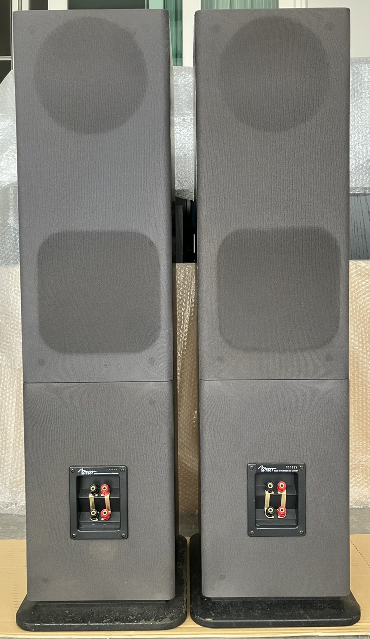 Mirage M-790 เป็นลำโพง Bipolar MSE (Mirage Soundstage Enhancement)